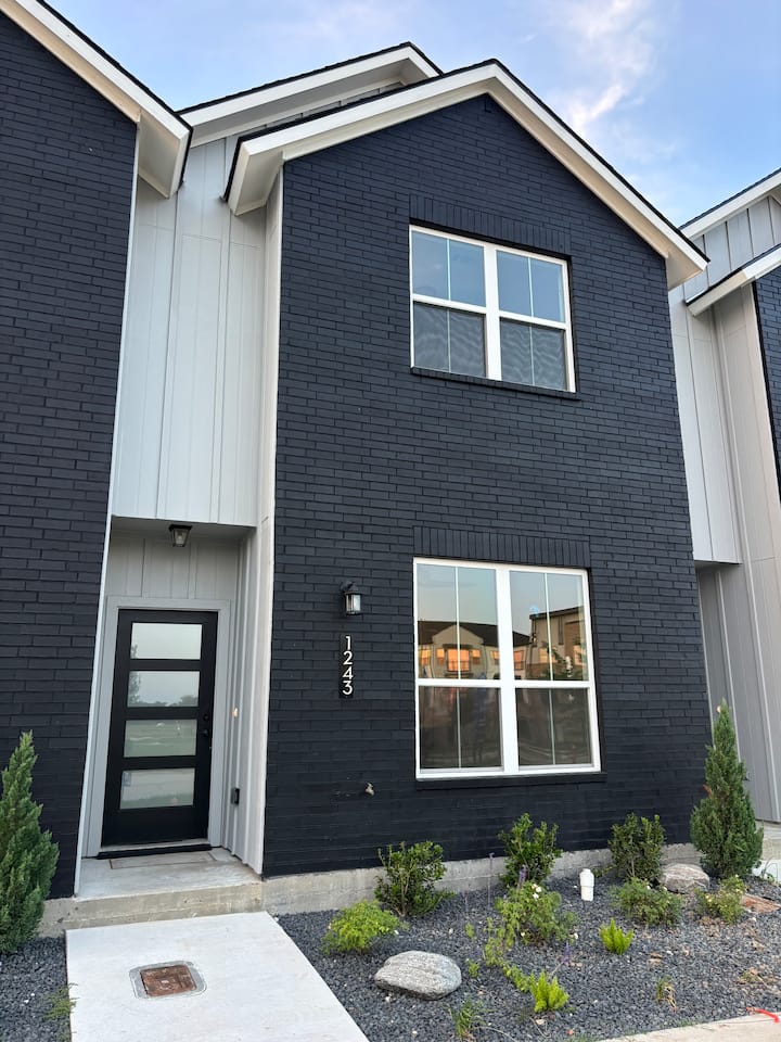 The Midtown Retreat – Near Tamu - College Station, TX