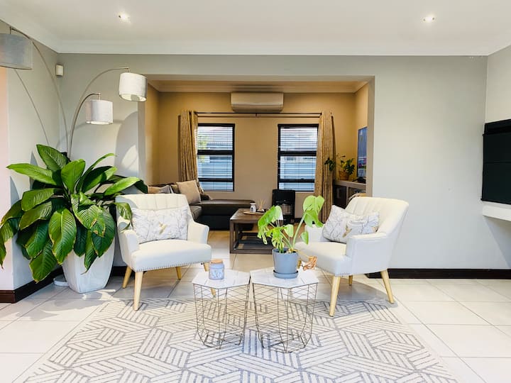 3br Home + Pool • Relax & Enjoy - Parklands