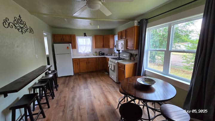 Little House On The Prairie - Large Week Discount - Garden City, KS