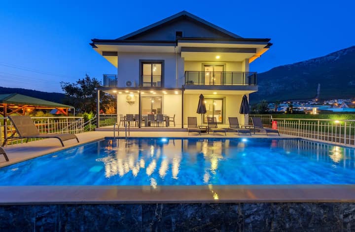 ÖLüdeniz Bölgesinde 8 Kişilik - Ölüdeniz