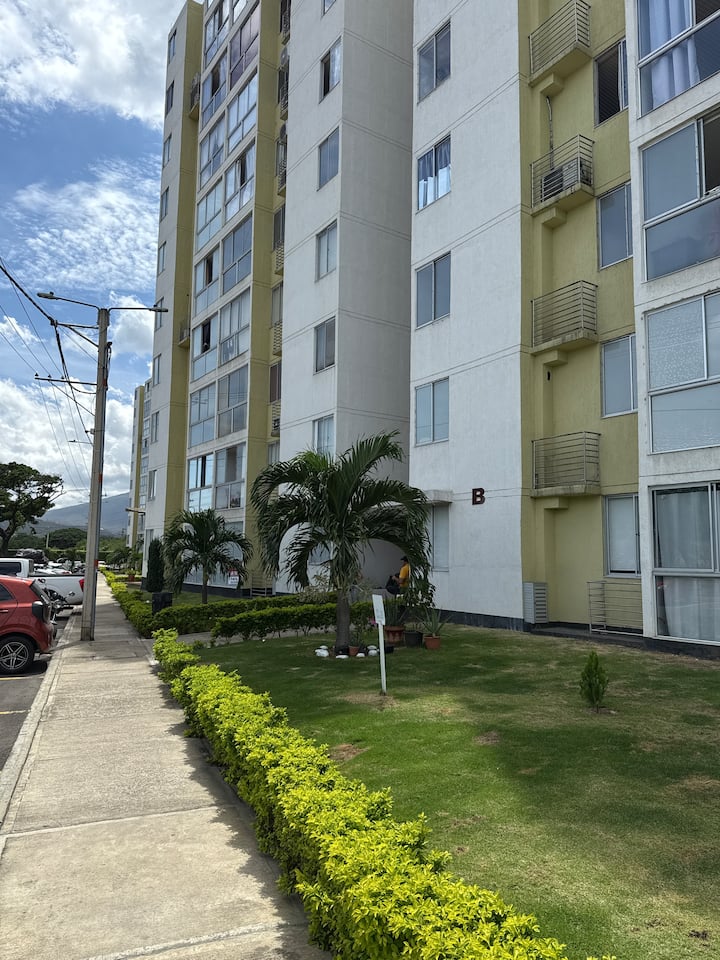 Cerca A Centro Comerciales Y Aeropuerto - Cúcuta