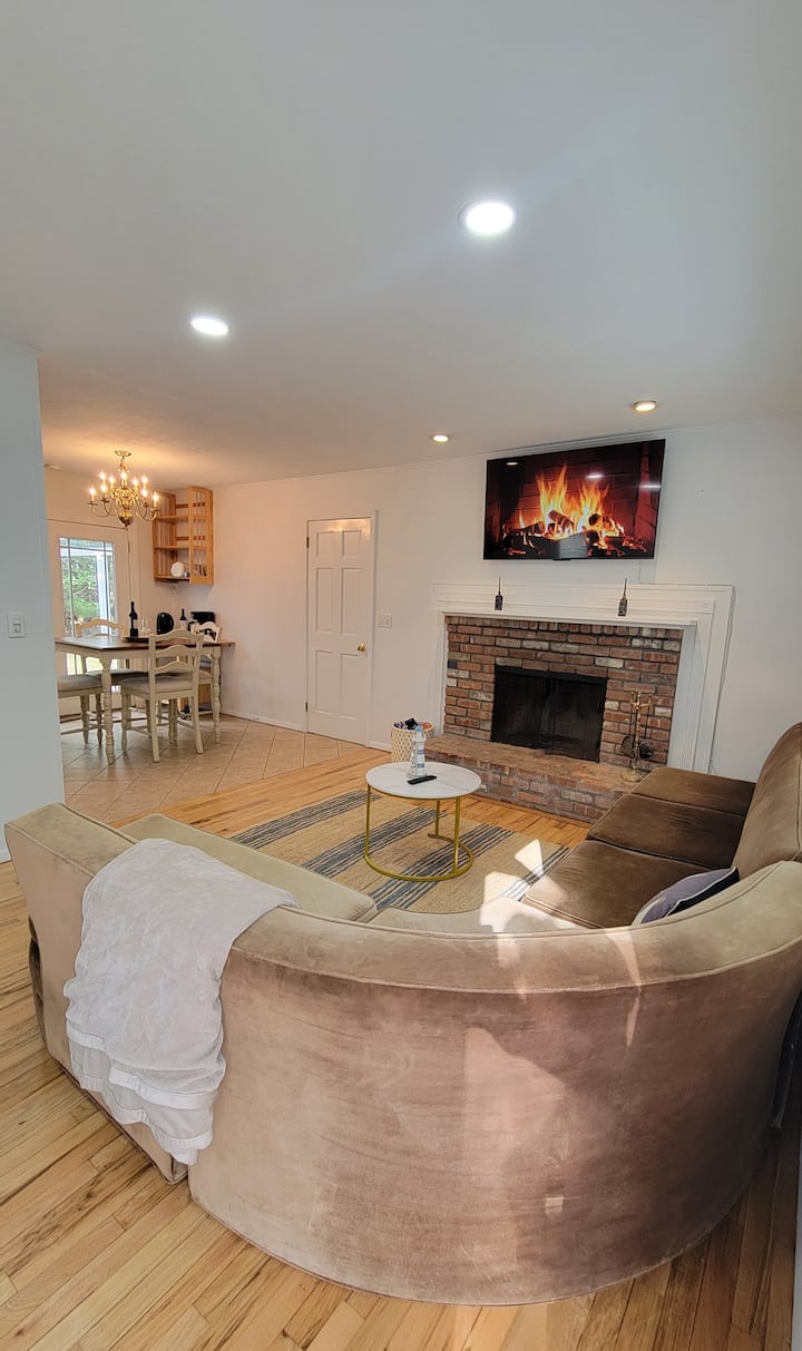 Relaxing Hamptons Stay – Cozy 2 Bed, 2 Bath Apart - East Hampton, NY