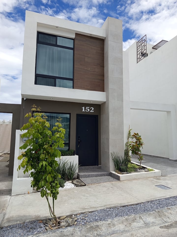 Confortable Nueva Casa Privado - Saltillo
