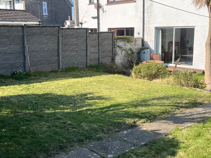 House 20 Min Walk From Main St - Rosslare