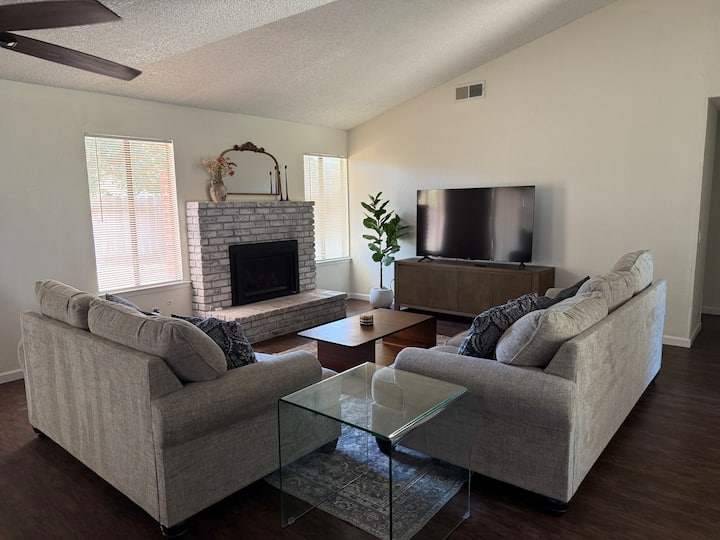 3bd/2 Ba W/large Family Room, Garage Parking, Wifi - 弗雷斯諾