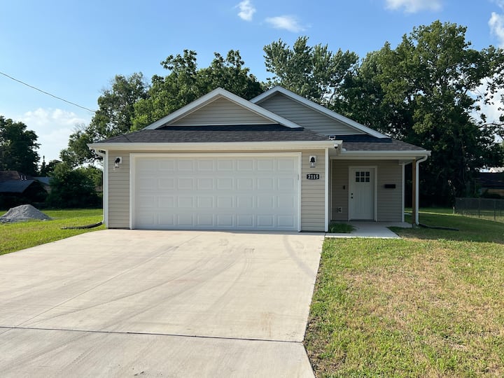 Guest Room In A New Built Home - Joplin, MO