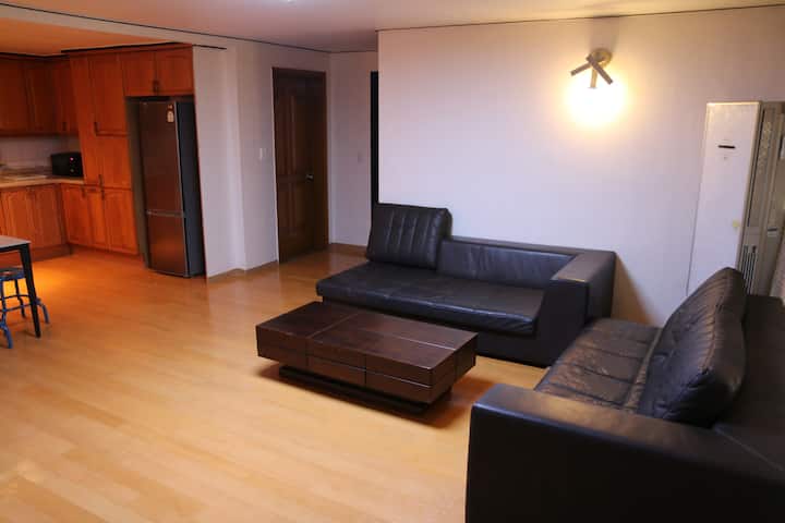 Eden Guesthouse 1f / Itaewon / Parking Free / Cozy - Seoul