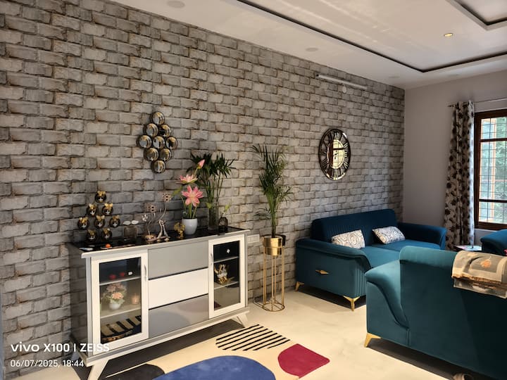 Saar Palampur Villa | 5-bhk | Dhauladhaar View - Palampur