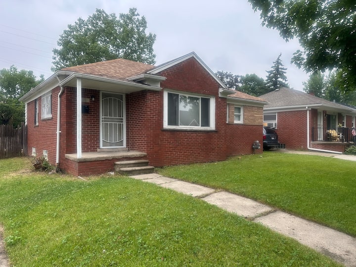 Warrendale/dearborn Area Home - Detroit, MI