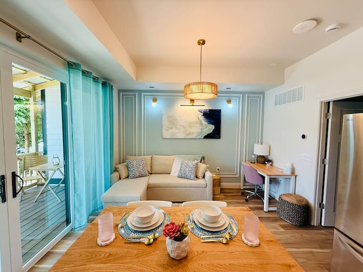 New! Chic Coastal Elegance In Highlands W/ Parking - Louisville, KY