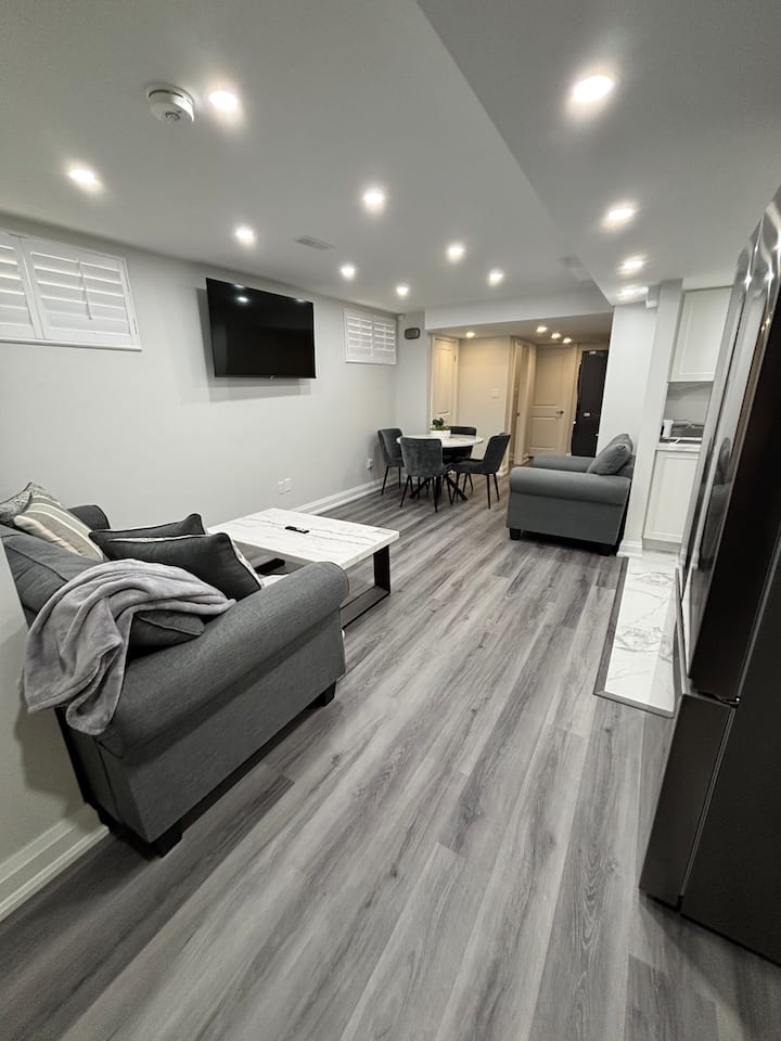 Cozy 2 Bedroom Apartment With Parking - Brampton