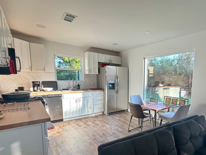 2 Bedrooms + Shared Bath In A Cozy Samsung Home - Taylor, TX