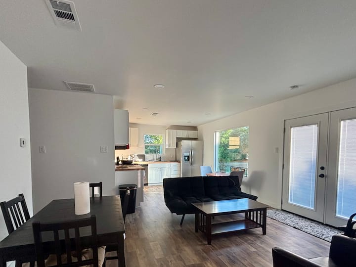 2 Bedrooms + Shared Bath In A Cozy Samsung Home - Taylor, TX