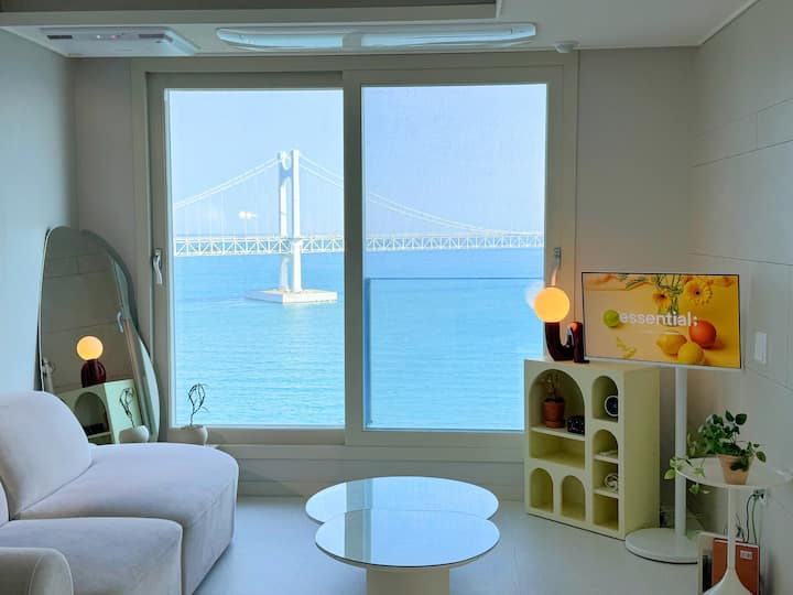 *영업신고등록O*광안대교풀오션뷰*짐보관가능*무료주차*침대3개,거실1개*연박할인* - Busan