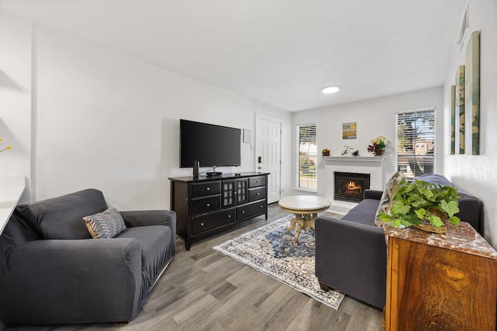 Modern 1br Apartment | Balcony & Comfort - Dallas, TX