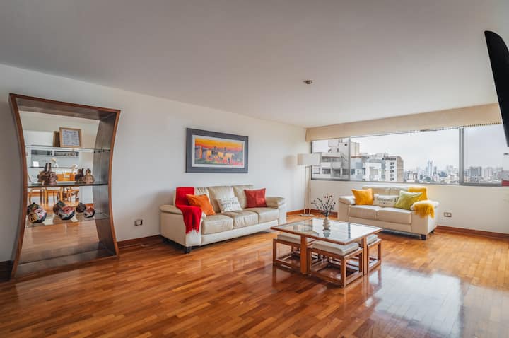 Amplio & Seguro – Con Vista Panoramica A La Ciudad - Peru