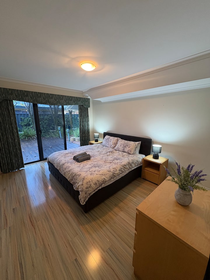Lakeside Suite - Ascot