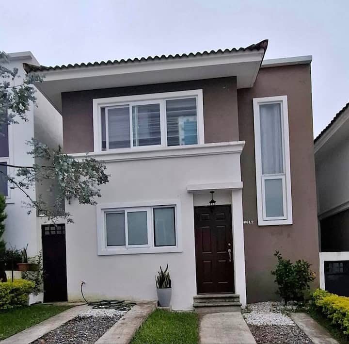 Iglesia Casa De Dios, Pan Horneado Y Piscinas - Villa Canales