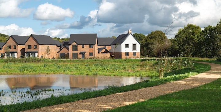 Bright And Spacious Apartment - Chichester