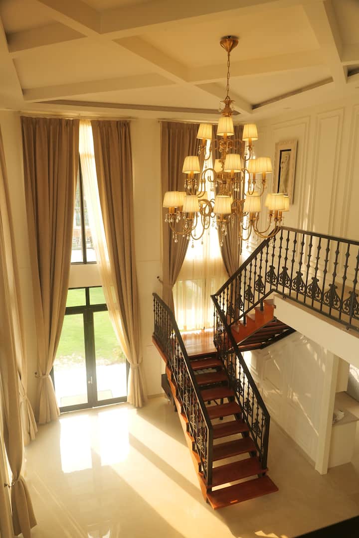 A French-inspired Farmhouse With A Private Pool - Noida