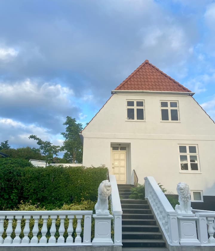 Central And Charming Renovated Villa With Garden - Copenhagen