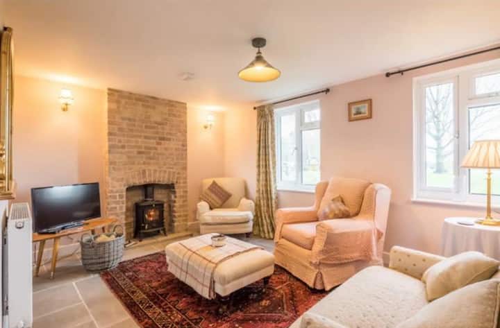 Charming & Cosy - Whooper Cottage - Cambridgeshire