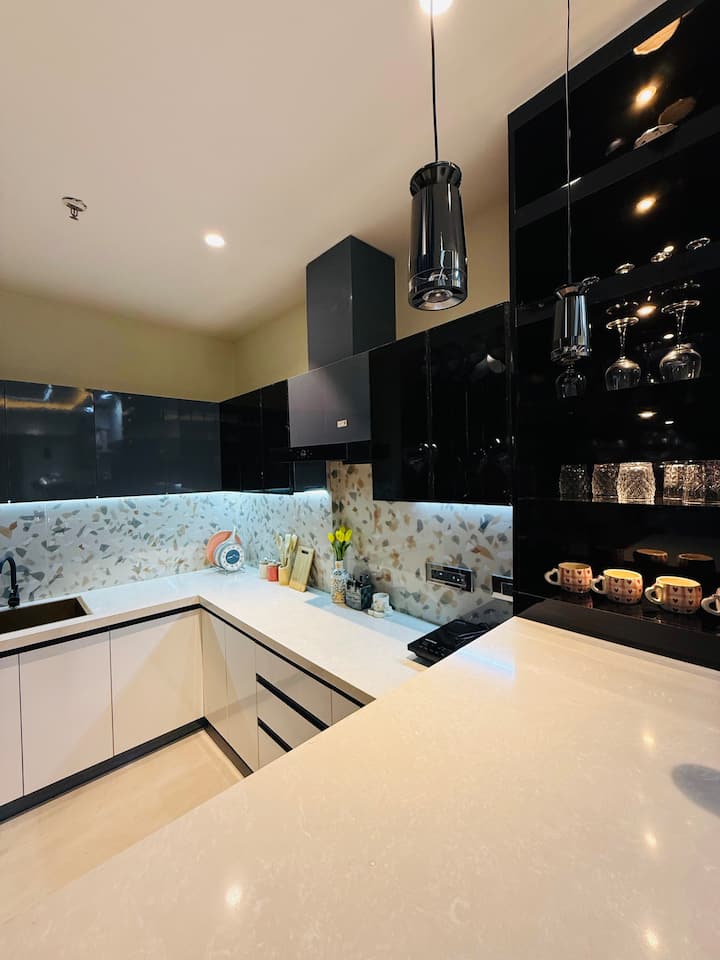 Pebble Studio In Blue Sapphire | Cozy Stays - Ghaziabad