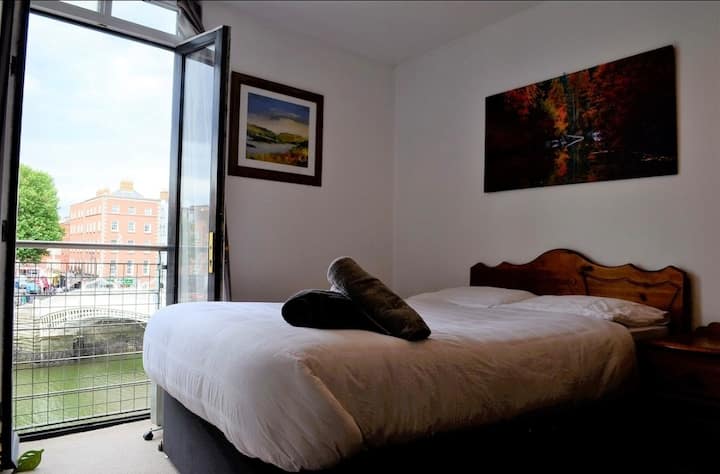 Temple Bar Bridge House 1 - Dublin