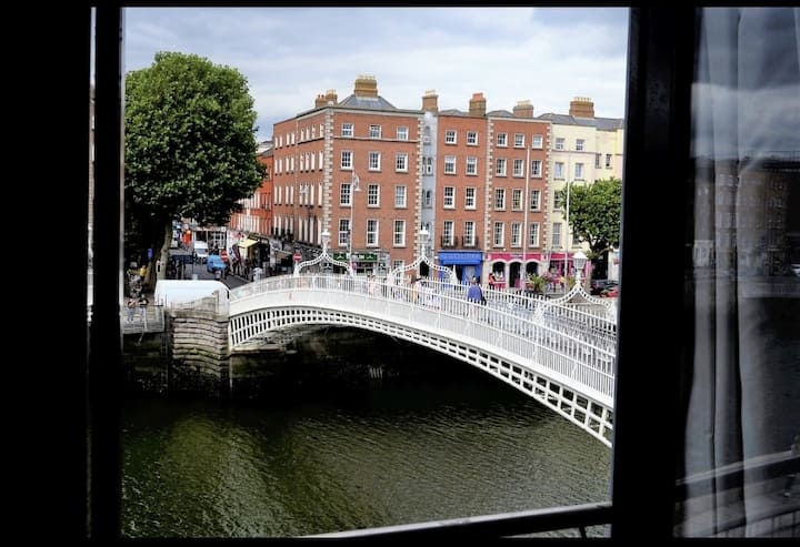 Temple Bar Bridge House 2 - Dublin