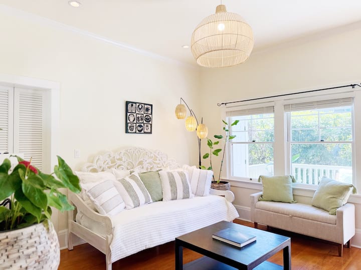 Garden Cottage Downtown Arts District - Santa Barbara, CA