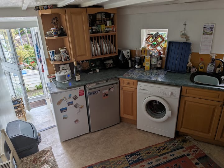 Cosy Quirky Village Cottage - Bovey Tracey