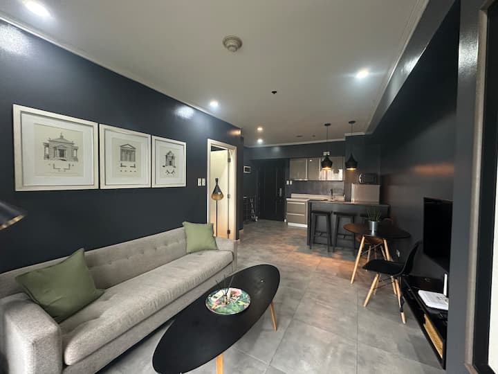 Central 1-br Condo In Makati - Makati