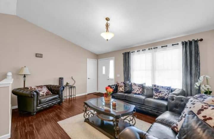 Beautiful And Quaint *Whole House* Private Retreat - Urbana, IL
