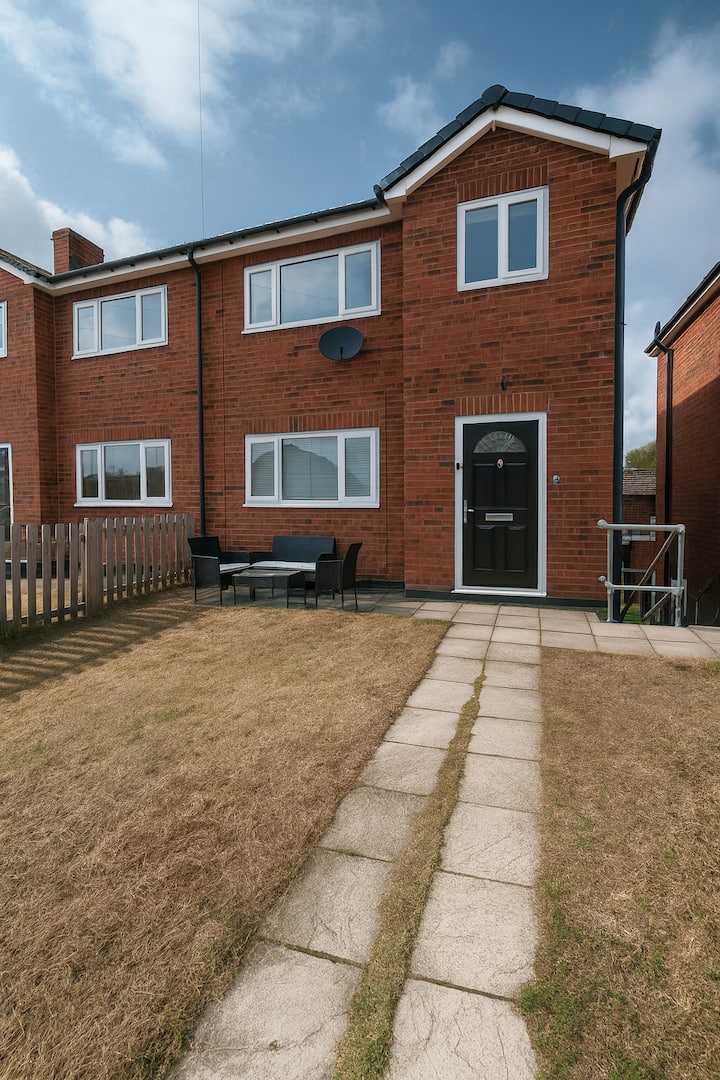Spacious 5bdr | 11 Beds | Contractor Exclusive - Leeds