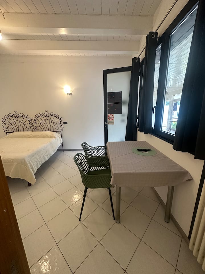 Two Bedroom Apartment & Parking - Verona