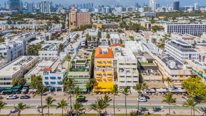 Seabreeze #212 Cozy 2 Bed 1 Bath Ocean Drive - Miami Beach, FL
