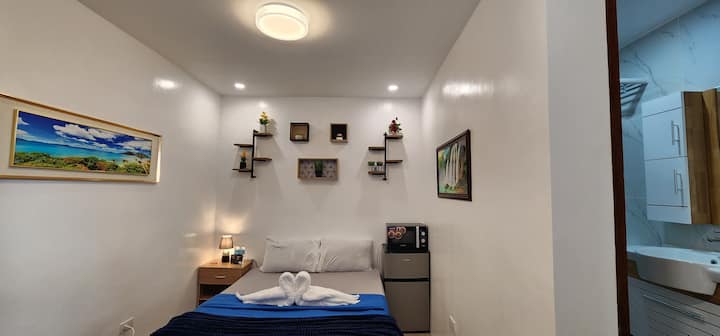 5 Standard Queen/ac/hot Water/wifi/netflix/fridge - Panglao