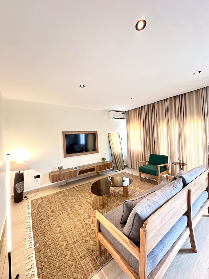Bright Cozy 1br W/ Balcony & Full Kitchen In Abuja - Nigeria