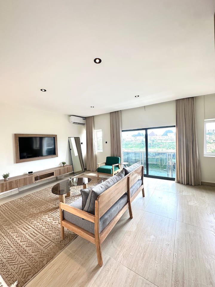 Bright Cozy 1br W/ Balcony & Full Kitchen In Abuja - Nigeria