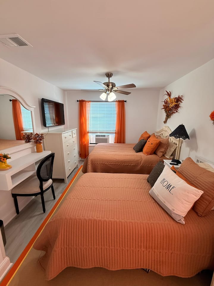 Beach House Near Asbury Park - Asbury Park, NJ