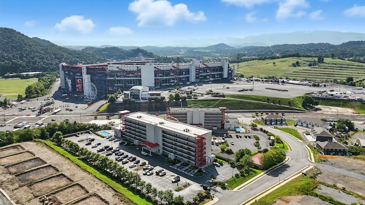 New 2 Bed/ 2 Bath Condo At Bristol Motor Speedway - Bristol, TN