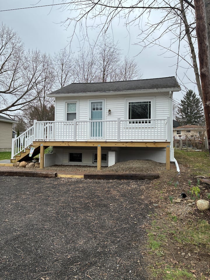 Lakewood Cottage - Edinboro, PA