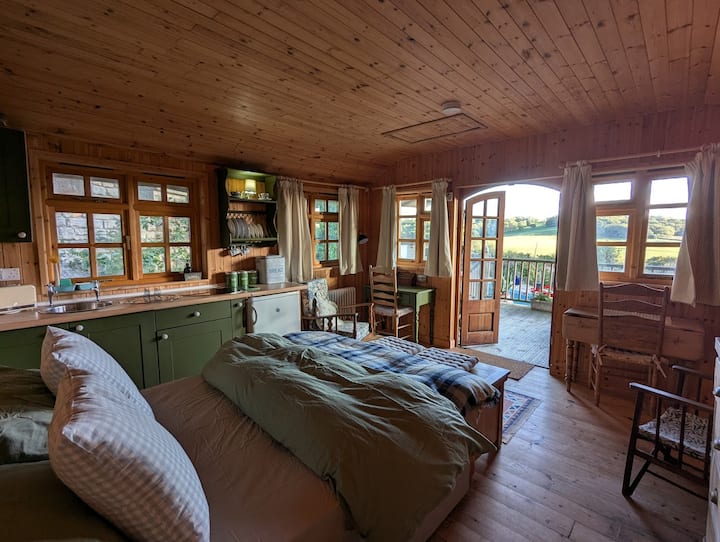 The Cabin At Barrow Castle – Cosy Cabin Stay - Bath