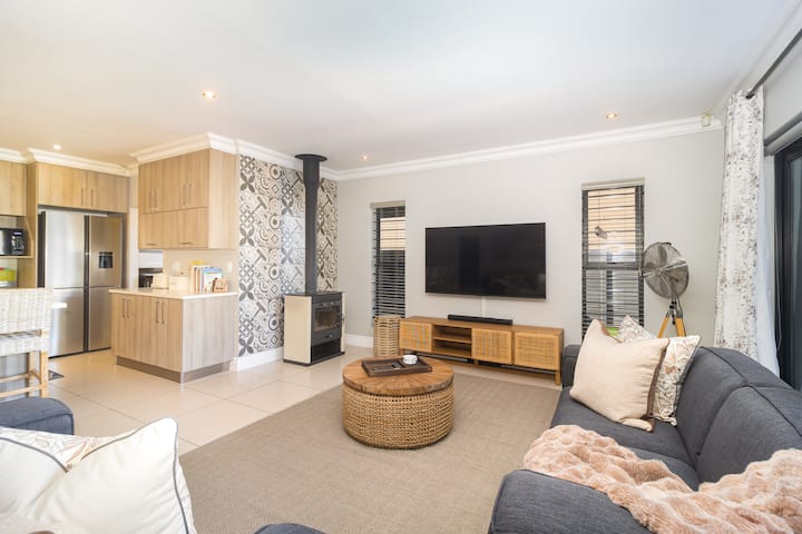 Family Villa In Cpt Suburbs - Western Cape