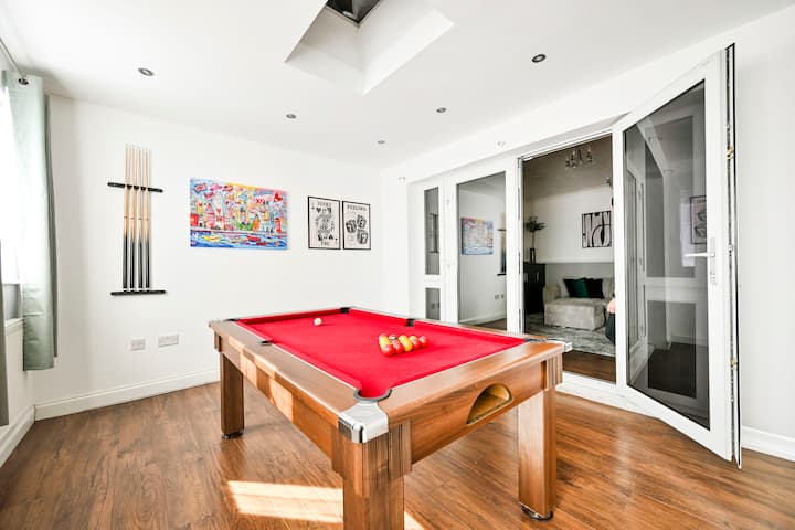 New Cinema, Pool Table, Gym + Parking | 4 Bed Home - Londres