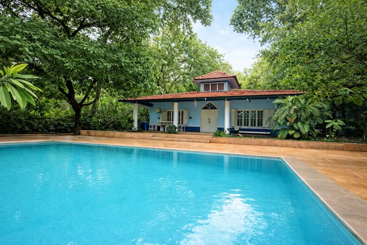 Portuguese Hilltop Home With Private Infinity Pool - Goa