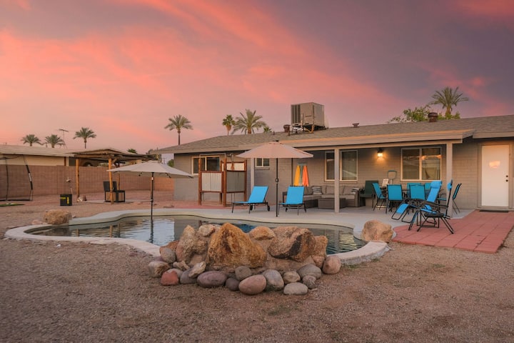 Mountain Views & Pool | Sleeps 10 | Pet Friendly - Apache Junction