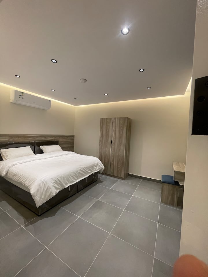 Steps From Alharam, Everything You Need Around You - Medina