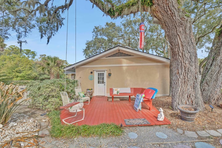 'Under The Oaks' On Hilton Head - Walk To Beach - Hilton Head Island, SC