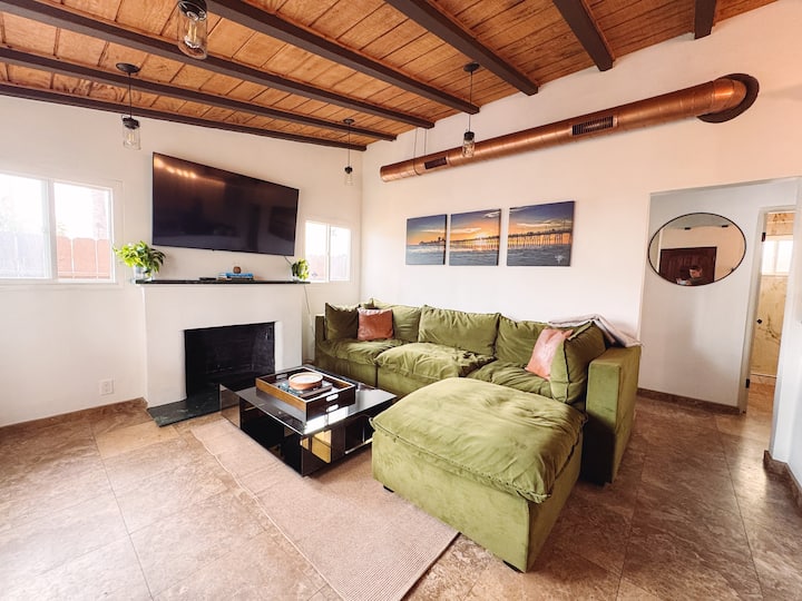 Earthy Beach Cottage Near Downtown Oceanside - Oceanside, CA